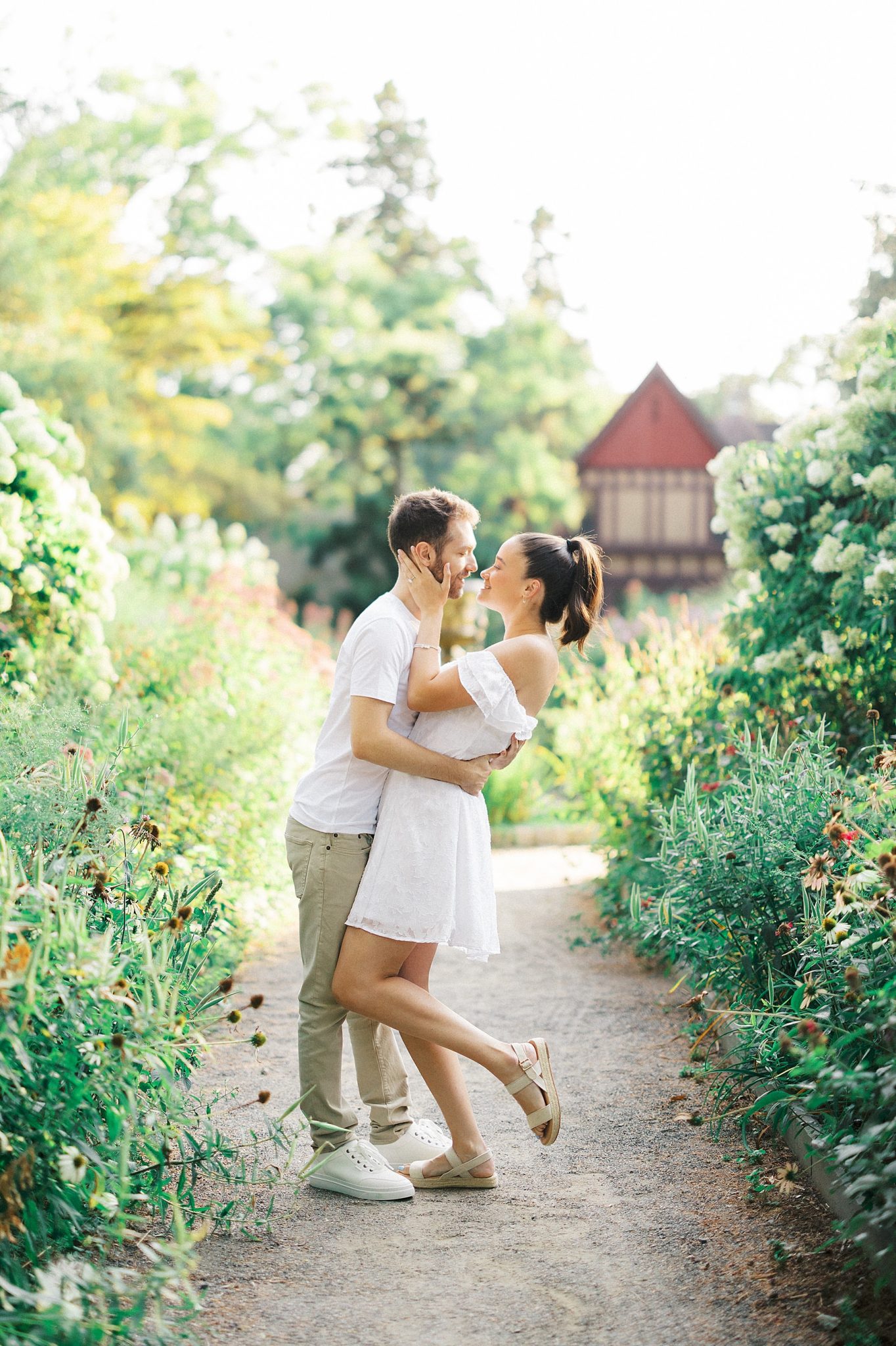 Late-Summer Van Vleck House & Gardens Engagement